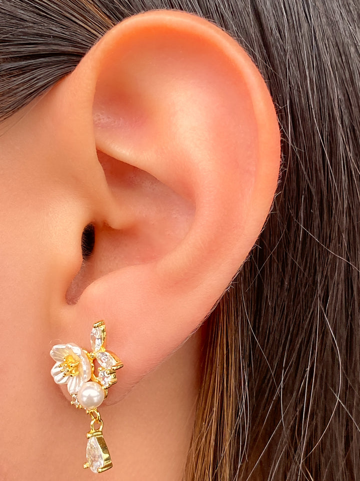 Par Arete Flor Con Gota De Zirconia y Perla – LORENZA