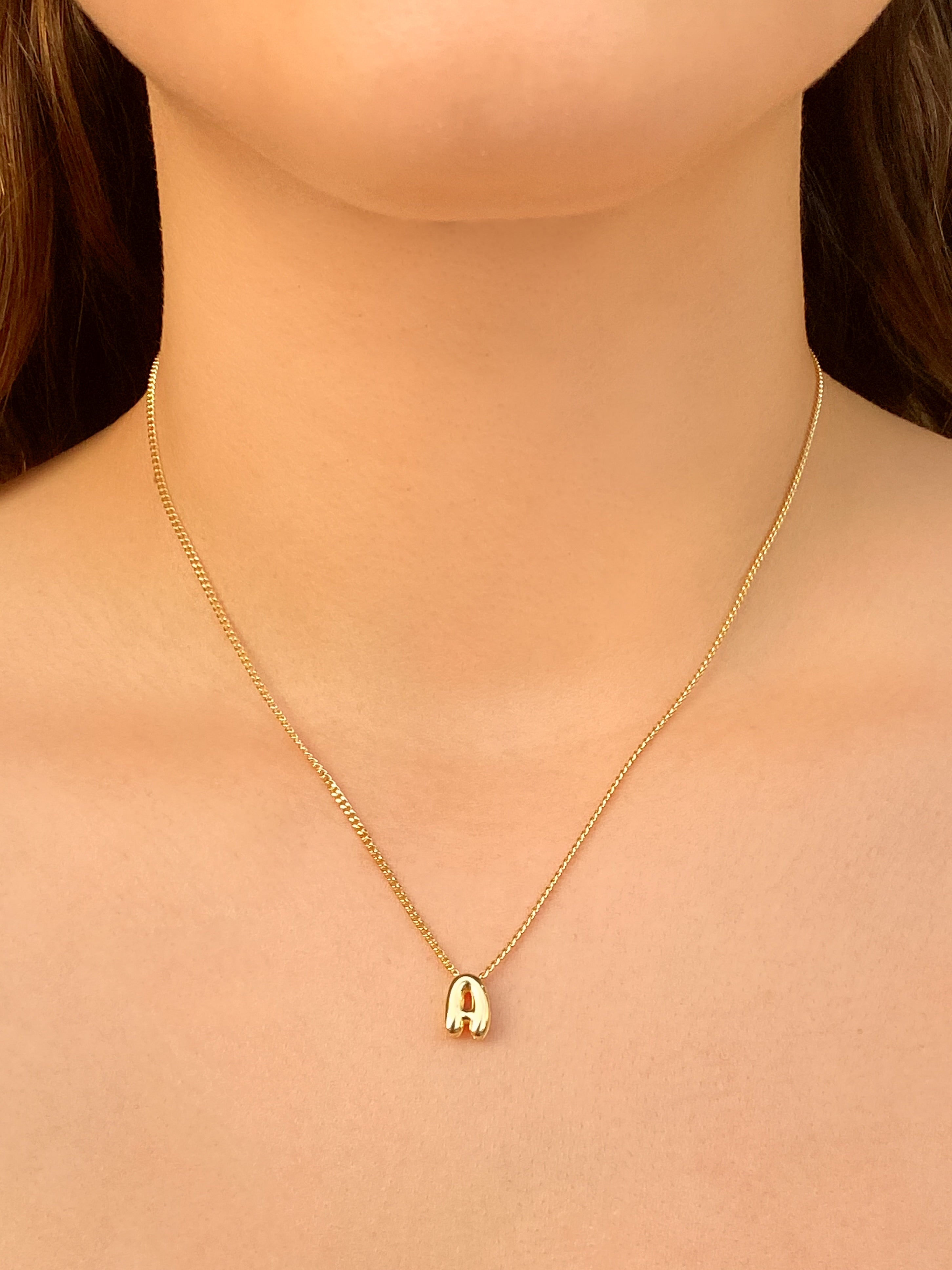 Collar Dorado Mini Inicial Bubble – LORENZA